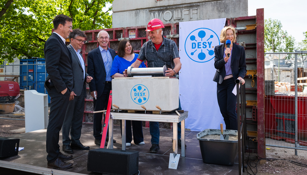 a-tour Architekturführungen in Hamburg Grundsteinlegung für das DESY ...